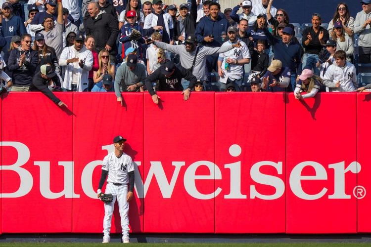 Yankees left fielder Cody Bellinger makes acrobatic catch to rob ...