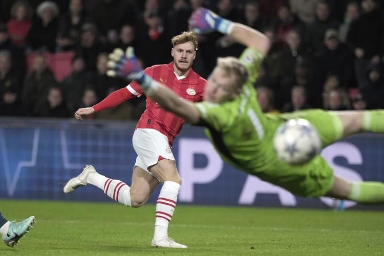 Arsenal draws 1-1 at PSV Eindhoven in Champions League. Both teams ...