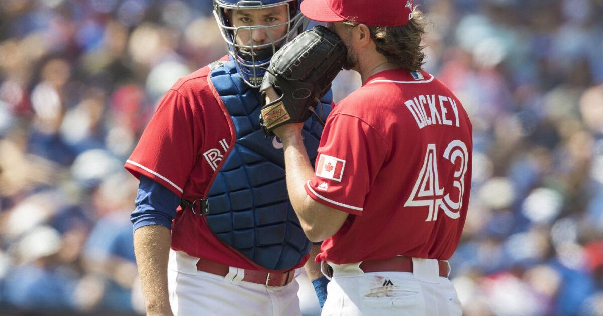 Josh Thole clears waivers, expected to re-sign with Jays