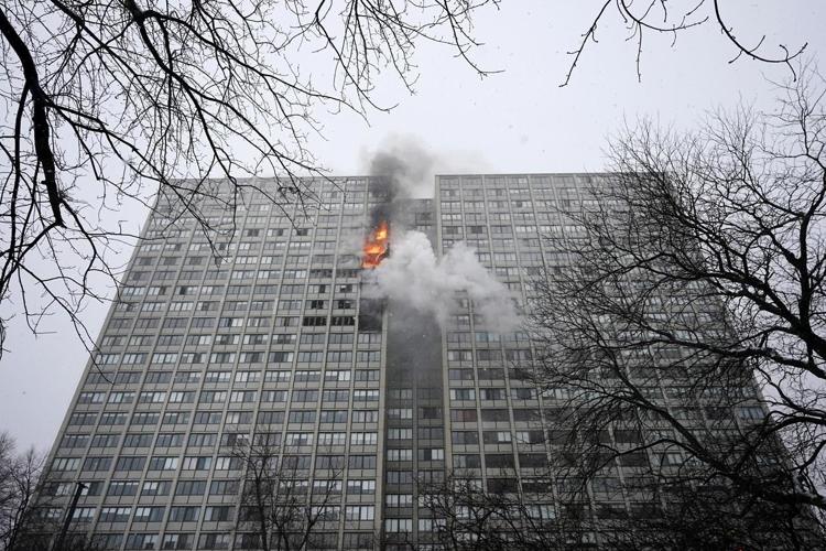 1 dead, 8 taken to hospitals in Chicago high-rise fire