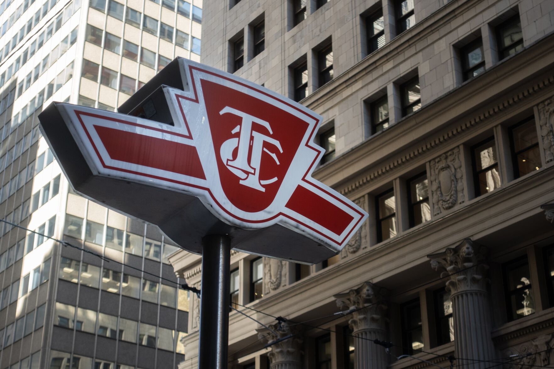 Snow, wind, blocked tracks delay TTC subway and streetcars