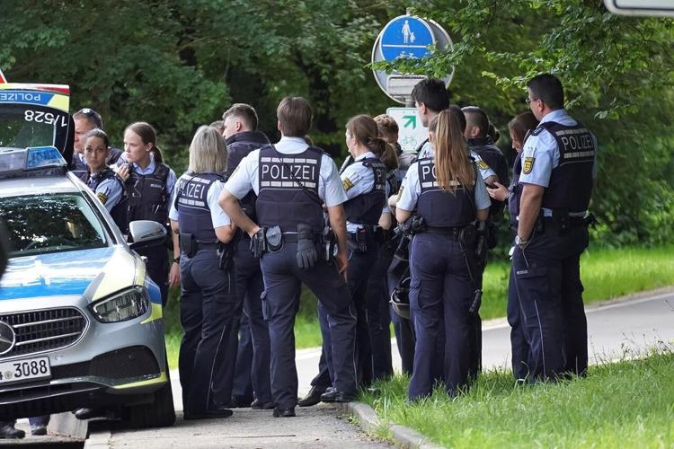 A shooting in Germany linked to a domestic dispute leaves 3 dead, 2 wounded