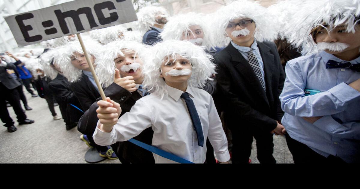 World record set in Toronto for largest crowd dressed as Einstein