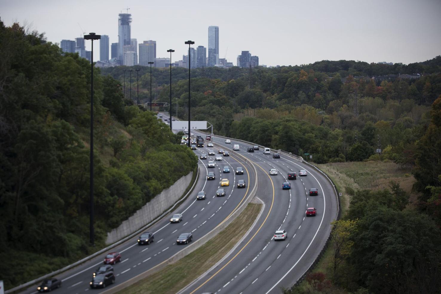 Family sues Toronto for lack of barriers on Leaside Bridge