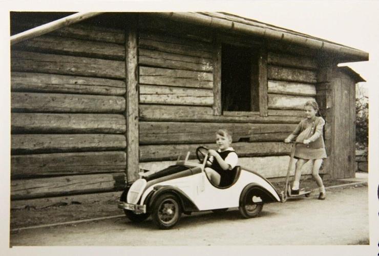 His grandfather was the monster behind Auschwitz. Rainer Hoess is ...