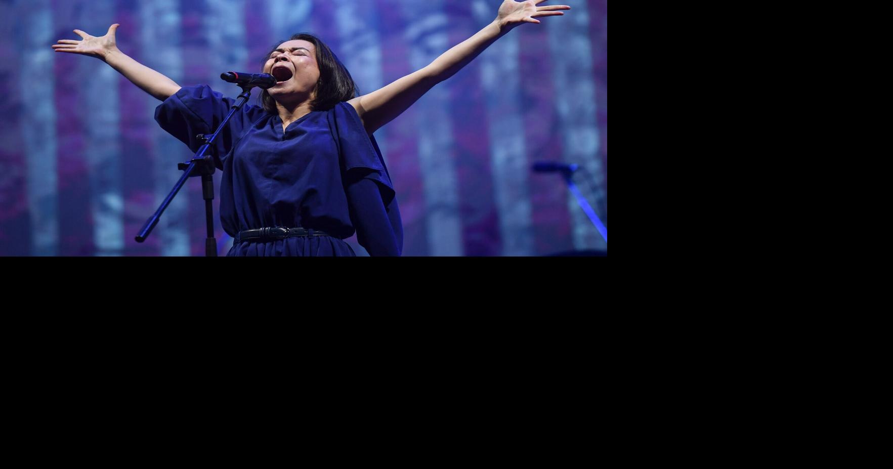 Review: Mitski’s power on display at Massey Hall in Toronto