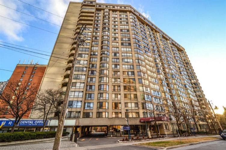 Mississauga: $352,000; Willowdale: $525,000