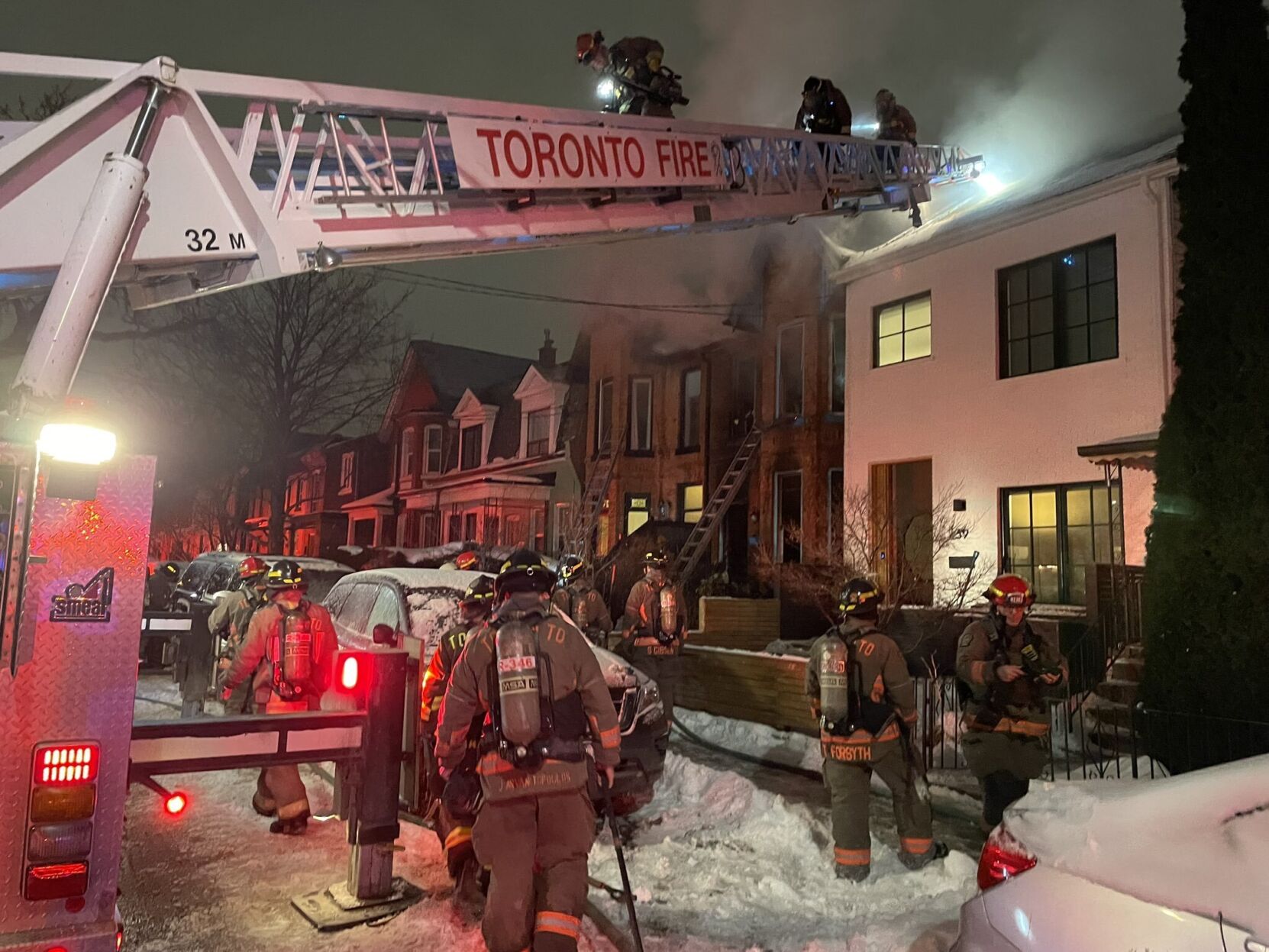 Toronto house fire injures resident, crews contend with cold