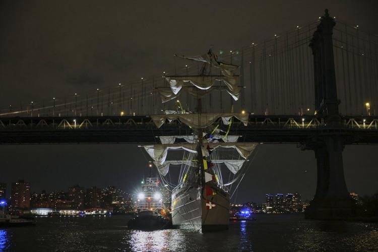 AP PHOTOS: Mexican tall ship strikes Brooklyn Bridge, snapping masts ...