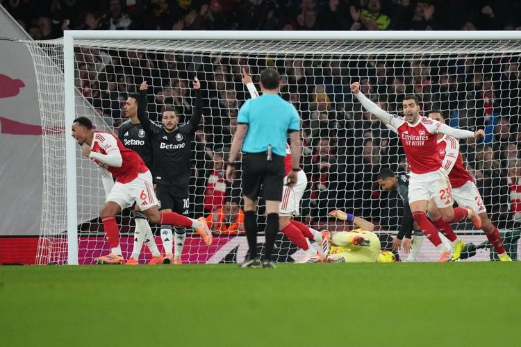 EPL scores: Premier League leader Arsenal routs Aston Villa 4-1 to move ...