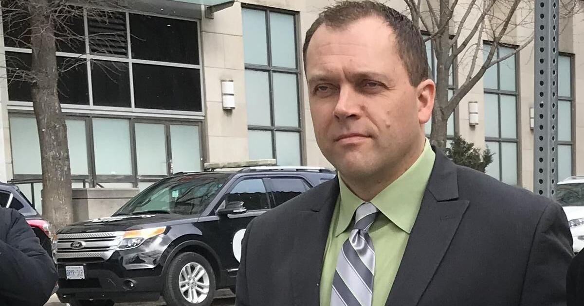 Cop on trial says he violated chief's order so he could save lives