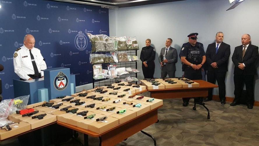 Toronto police seize their largest single stash of guns in raids ...