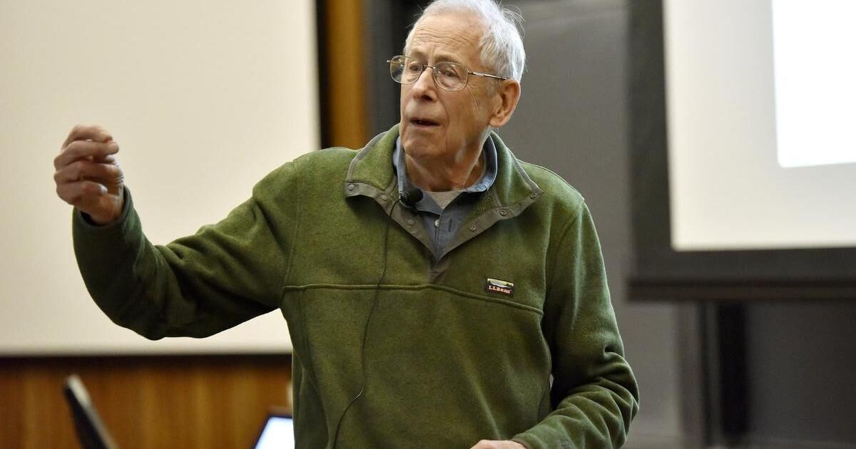 Canadian-born James Peebles wins Nobel Prize in physics this year