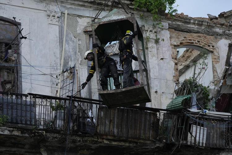 The collapse of a building in Havana has left 3 people dead and at ...
