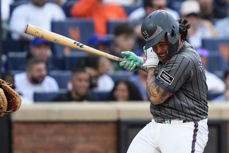 Mets drop 8th straight game and are losing grip on NL playoff spot