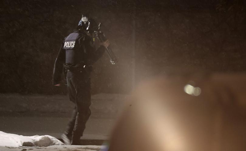 Toronto police hunt for 3 shooters in Scarborough pub attack