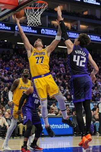 Monk hits 7 3-pointers, scores 26 points as Kings top Lakers 124-112 ...