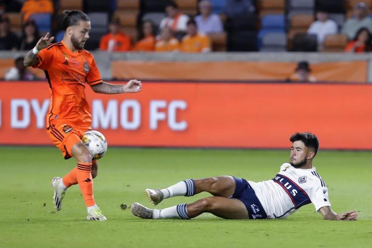 Herrera helps Dynamo start fast in 4-1 victory over Whitecaps