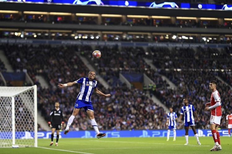 Porto beats Arsenal 1-0 with stoppage-time goal by Wenderson Galeno in ...