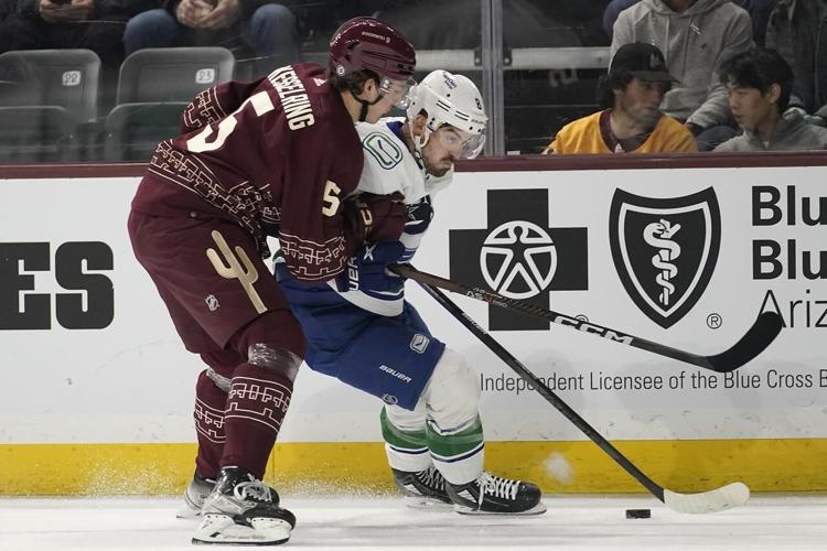 Boyd scores twice, Coyotes beat Canucks 3-2
