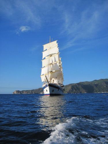 Barbados: On the Royal Clipper, a lesson in sails