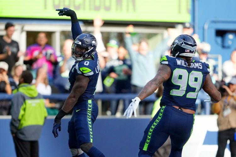 Seahawks' DeMarcus Lawrence has 2 fumble returns for TDs in first half ...