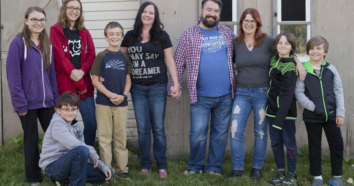 For these families a love triangle is not an obstacle. Polyamorous ...