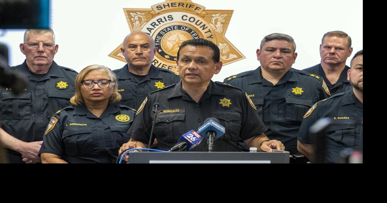 Texas deputy dies after being hit by truck while helping during accident