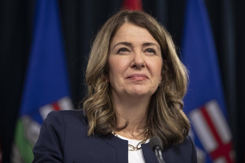 Danielle Smith announces Alberta referendum on immigration cuts