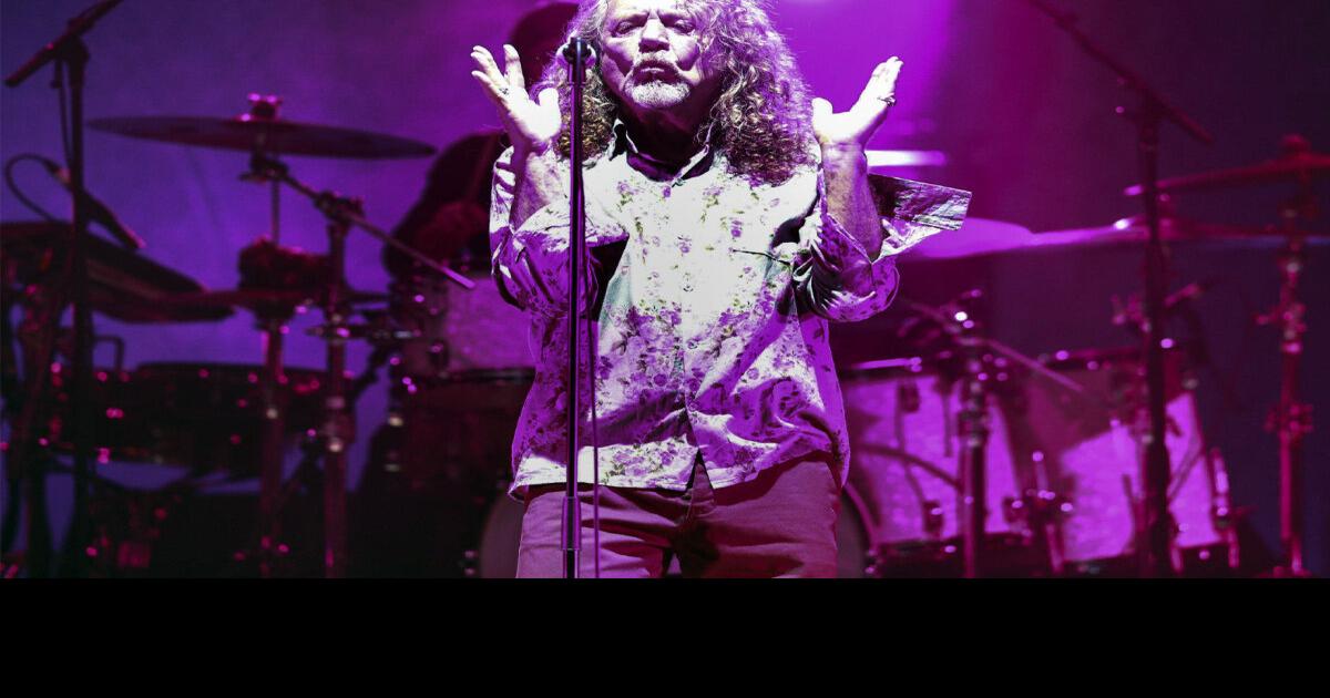 Led Zeppelin frontman Robert Plant hypnotizes, mesmerizes fans at ...