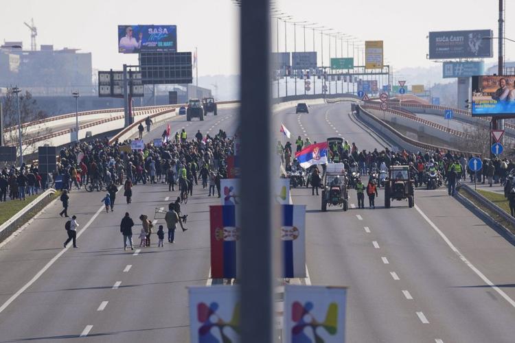 Serbian protesters block key bridge, roads to mark 100 days since ...
