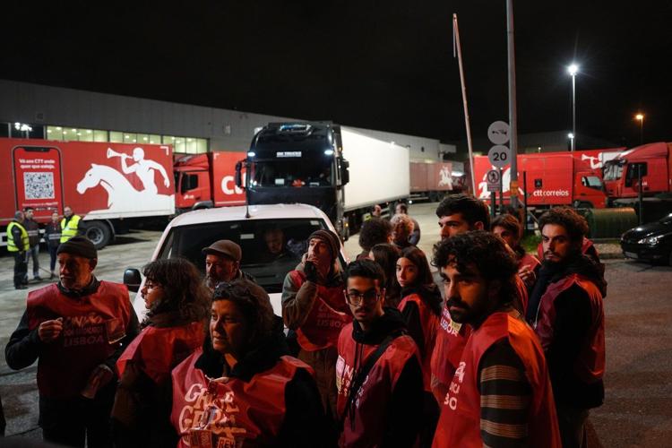 A major strike in Portugal severely disrupts travel and services