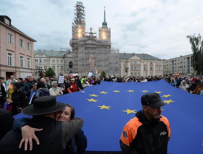 Poles voice fears of ‘Polexit’ as govt defies EU over budget