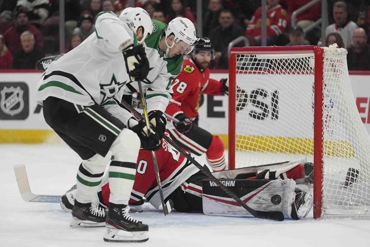 Matt Duchene and Jamie Benn lead the Stars past the Blackhawks 5-1