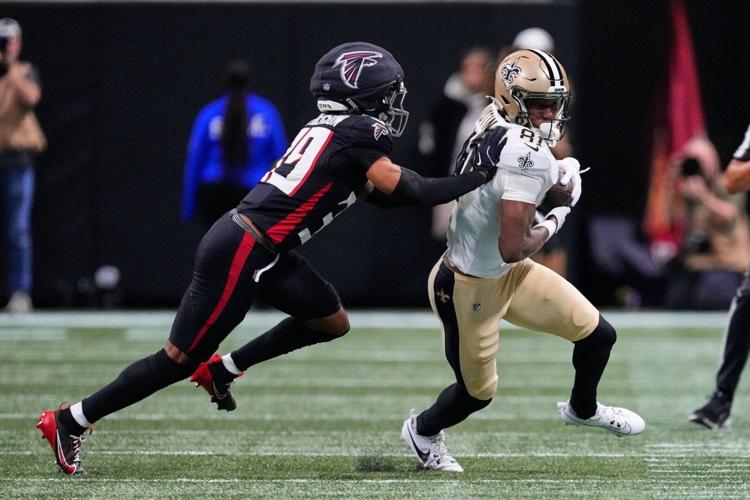 Alford's red-zone pick saves Falcons' 19-17 win over Saints, giving NFC ...