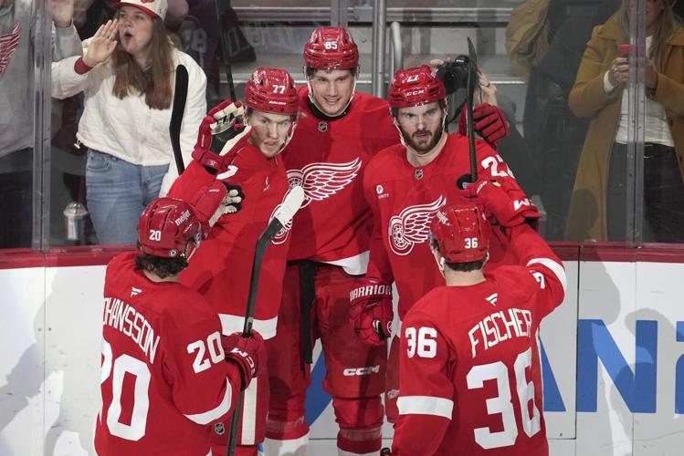 Kasper, Raymond help Red Wings beat Kings 5-2