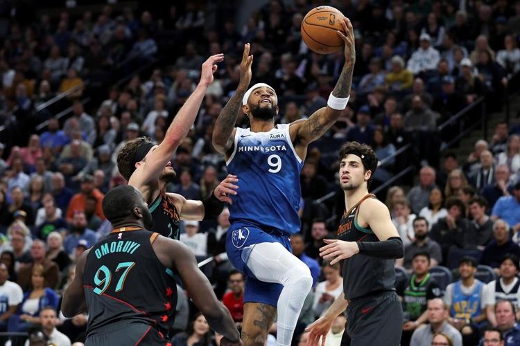 Anthony Edwards scores career-high 51 points, Timberwolves rally to beat Wizards 130-121