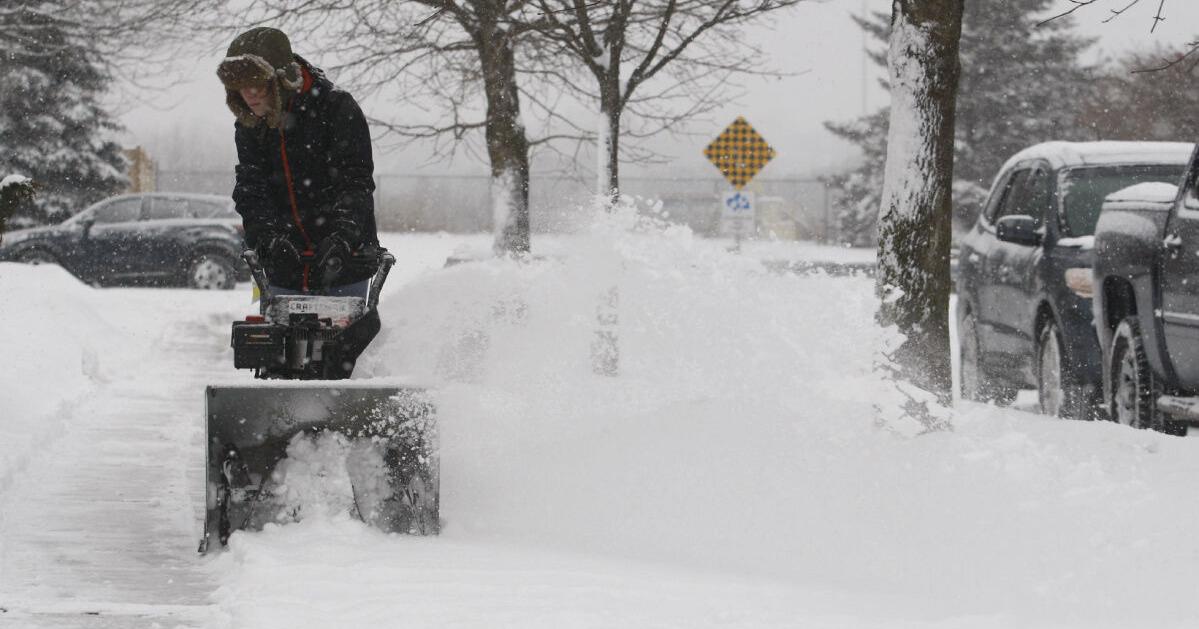 Over 300 vehicle crashes reported as GTA hammered by snow