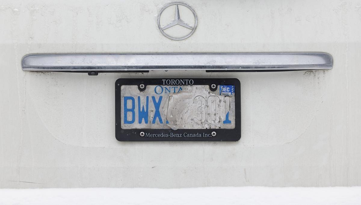 Ontario scraps plans to redesign defective blue licence plates
