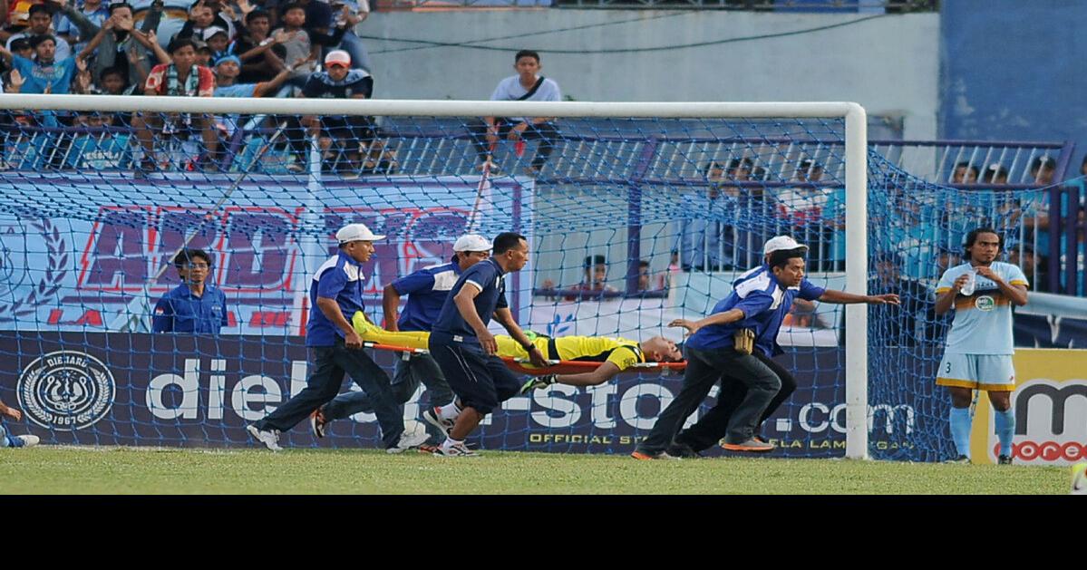 Goalie dies after collision during Indonesian soccer match
