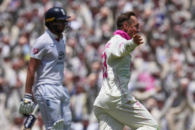 Root's century defies Australia on Day 2 of the 5th Ashes cricket test