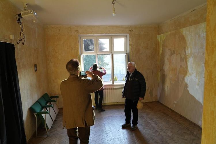 Anti-extremism center opens in former house of Auschwitz commandant ...