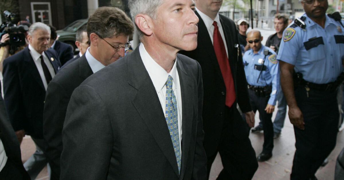 Ex-Enron CFO Andrew Fastow out of prison