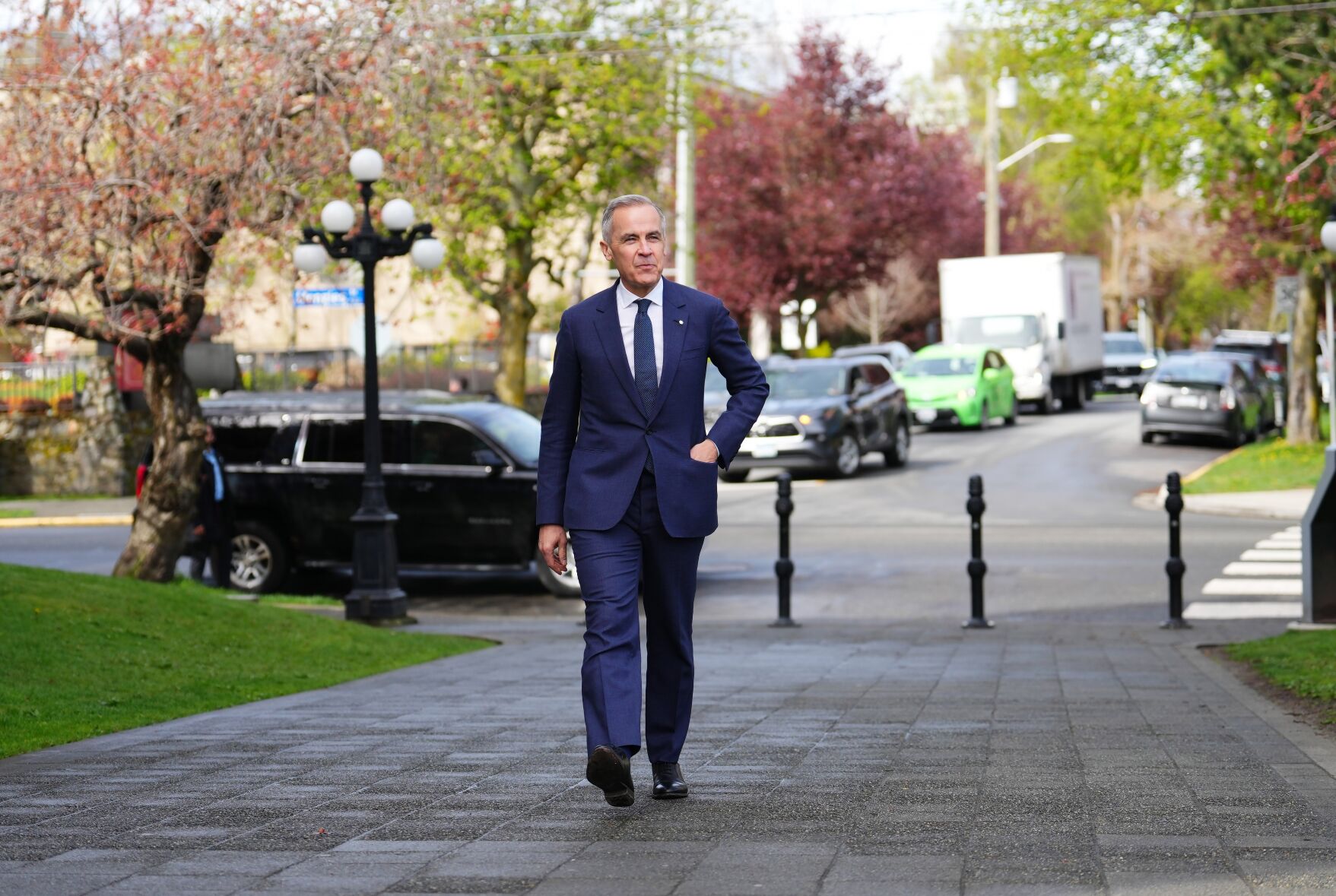 Mark Carney sticks to his banker suits, even in the election