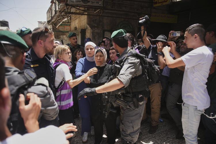 Thousands of Israeli nationalists chant 'death to Arabs' during annual ...