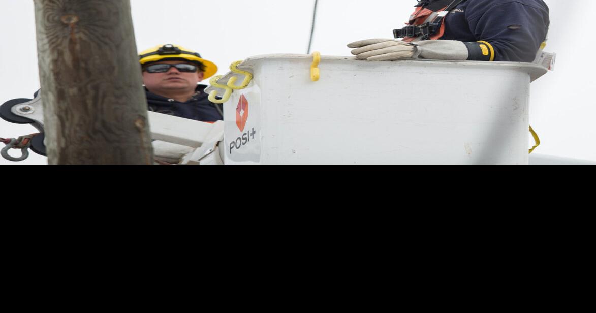 Ice storm: Hydro workers from across the country skip Christmas to help