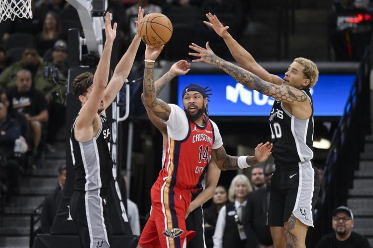 Williamson caps 33-point outing with winning layup as Pelicans overcome Spurs 114-113