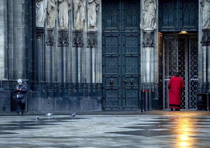 Crisis of confidence over cardinal shakes Cologne Catholics
