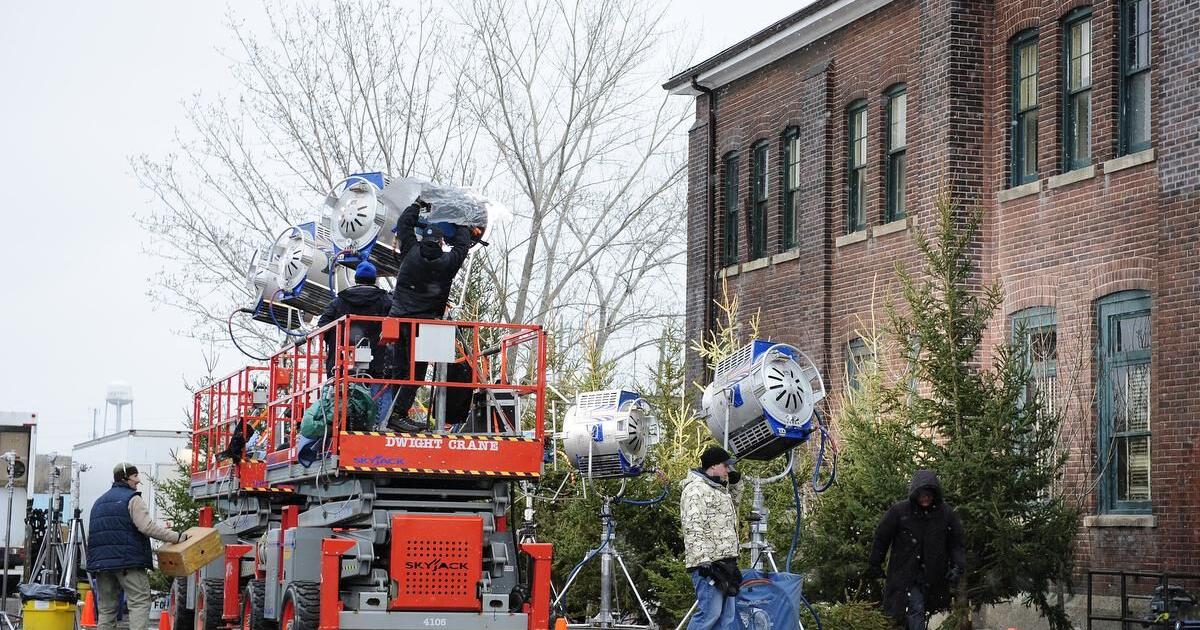City of Toronto expected to start charging fees for film permits