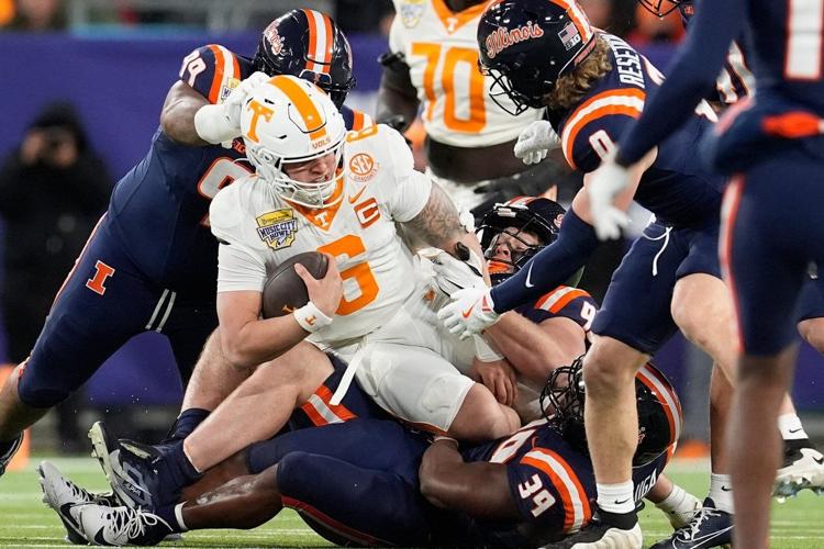 Illinois beats Tennessee in the Music City Bowl to keep Big Ten ...